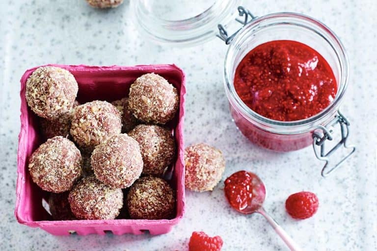 Bliss Ball Recipe: Hazelnut, Raspberry & Chia | SuperFastDiet